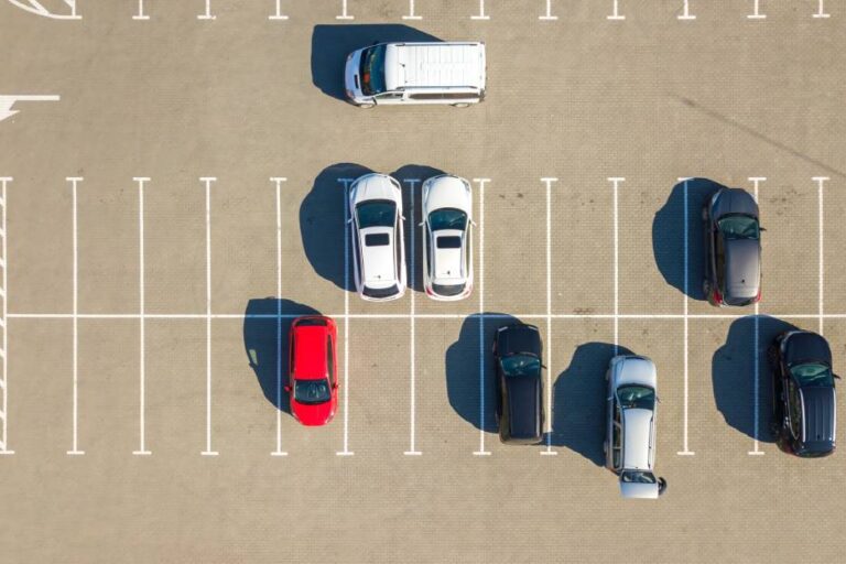 Tips para estacionar tu auto de reversa - Equipos Autel